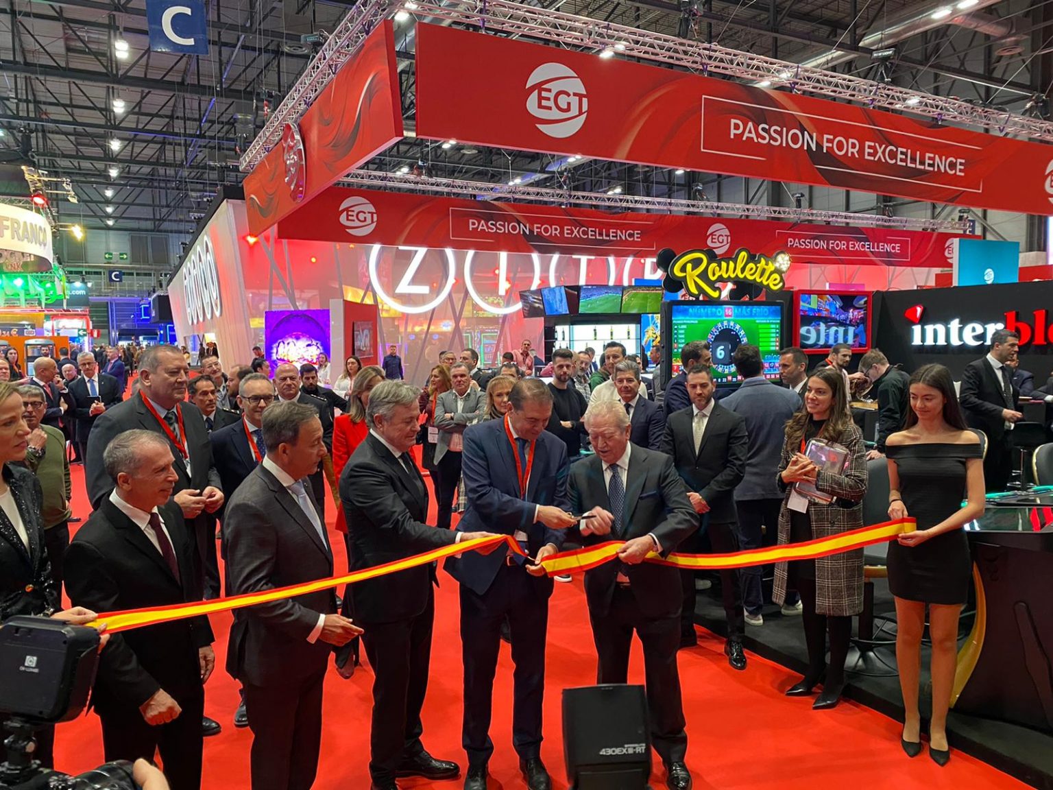 Casi un centenar de expositores abren sus puertas en FIJMA